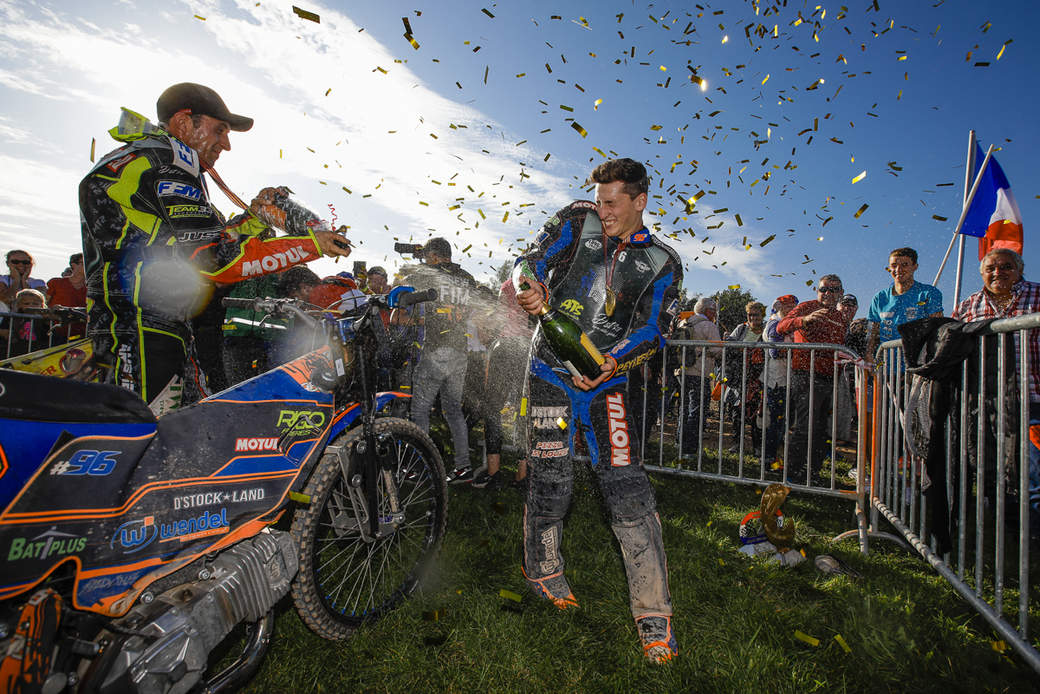 Long Track : France celebrates as Bergé wins | FIM