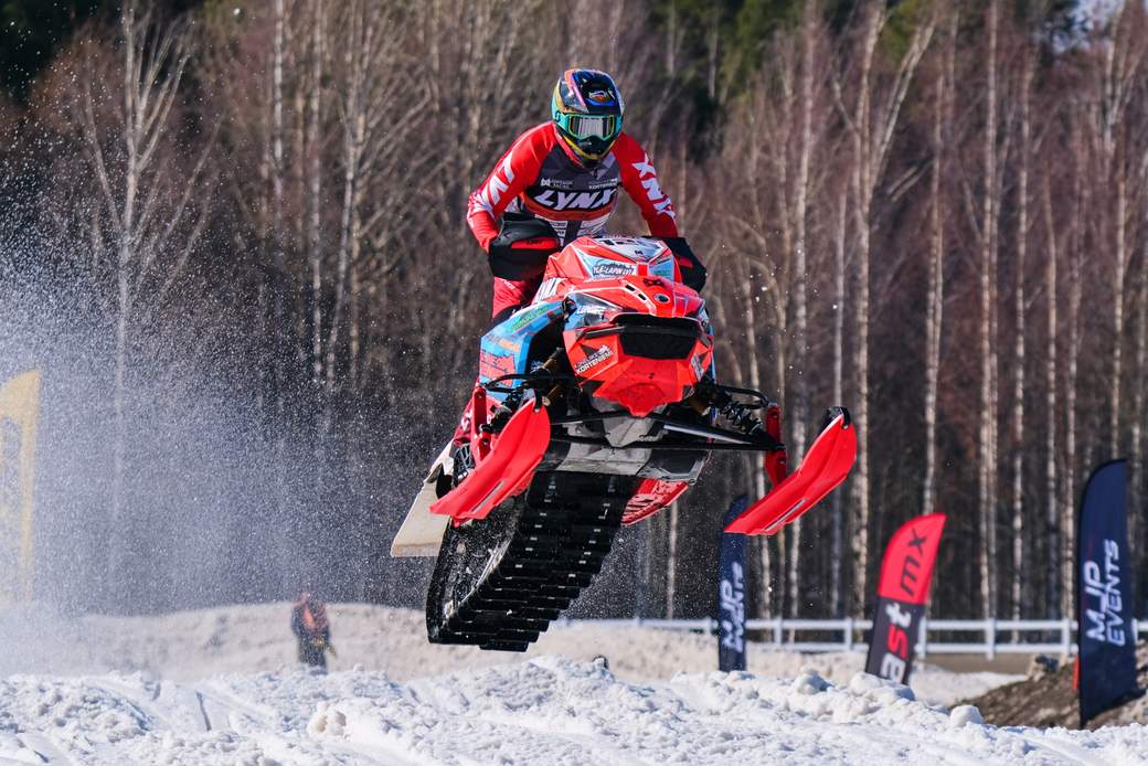 Motoneige: Defending Champions Pihlaja and Cottew continue their ...